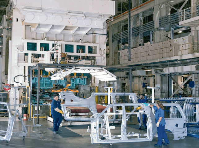 Tower Automotive Holding사는 성형과 절삭 공구를 줄이고 프레스를 극대화하기로 결정하였다.