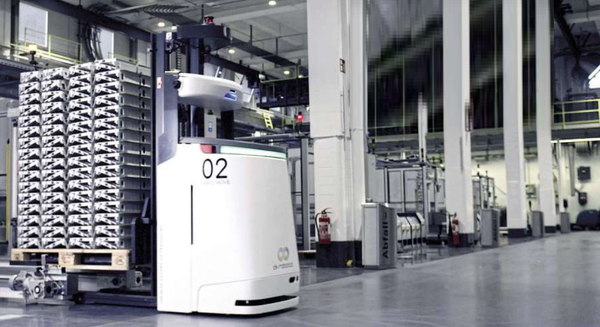 AGV가 제품 흐름을 최적화하고 성능을 향상시킨다.