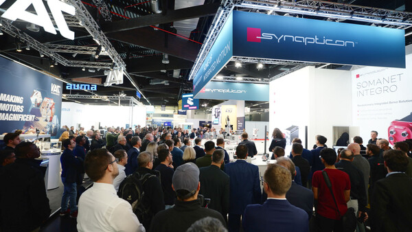 기계 설계에서 모션 제어의 새로운 표준을 제시하는 Synapticon